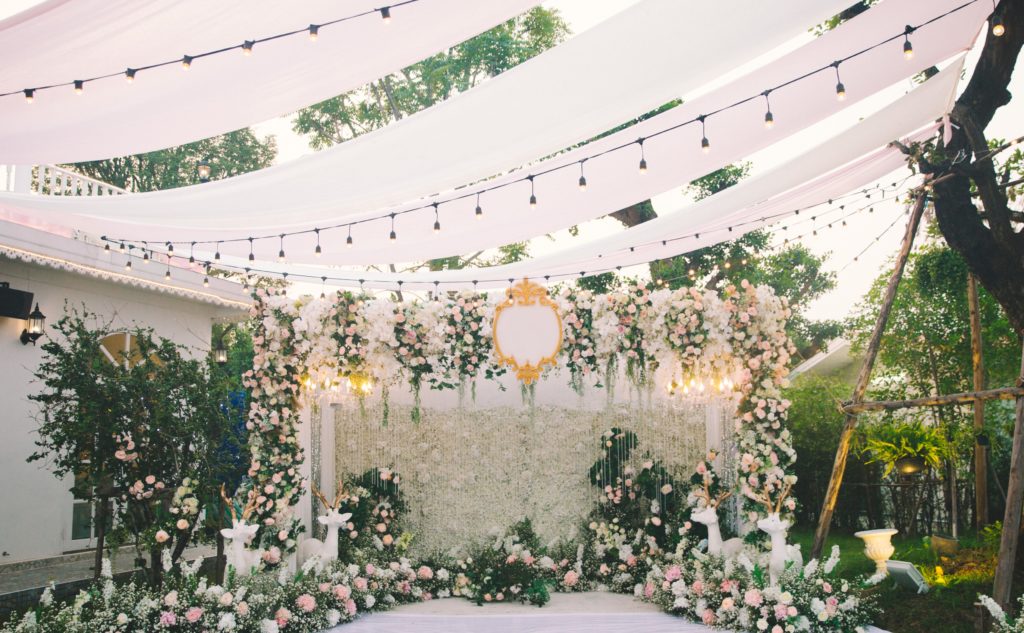 7 Outdoor Wedding Decor Ideas You'll Love For Your Destination Wedding